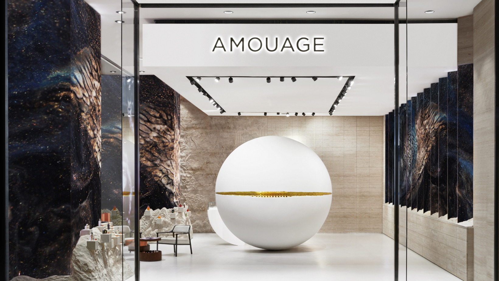 Amouage launches flagship boutique in Mall of Oman